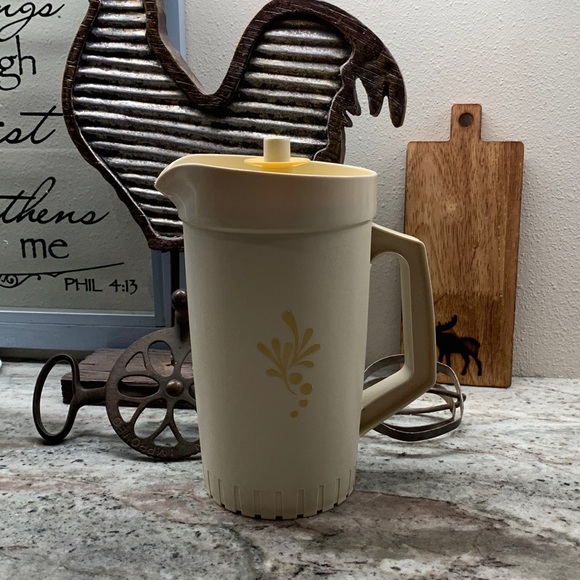 Tupperware | Kitchen | Tupperware Kitchen Vintage Small Tupperware ...